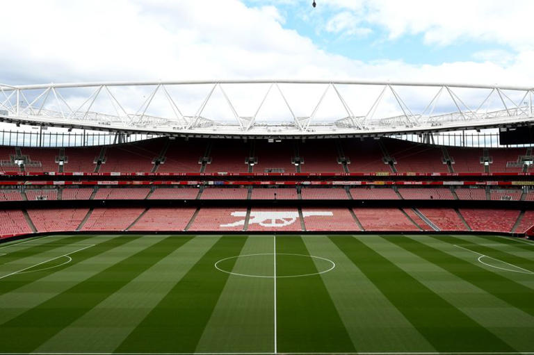 Arsenal announce two club icons among 15 summer departures