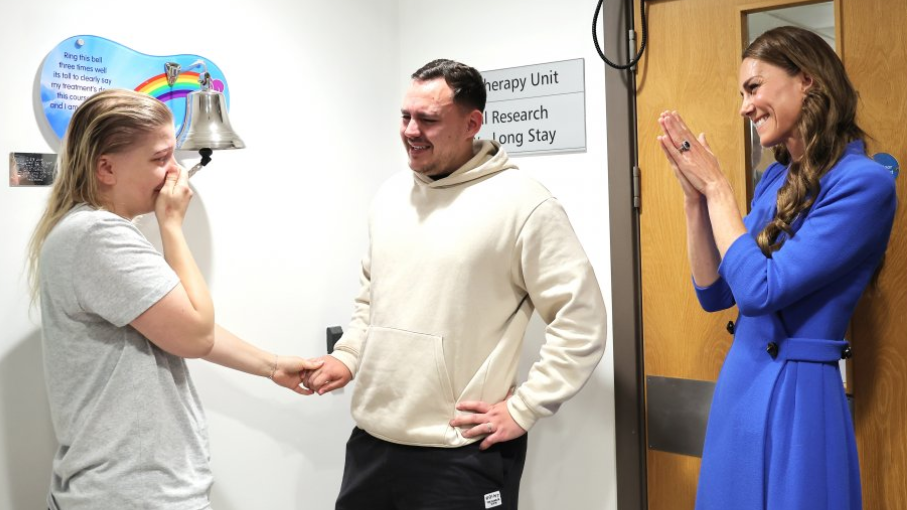 Kate hugs mum ringing 'end of cancer treatment' bell