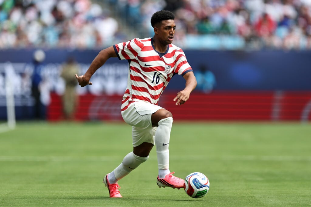 USA defender Alex Freeman turns Super Bowl dad into soccer believer