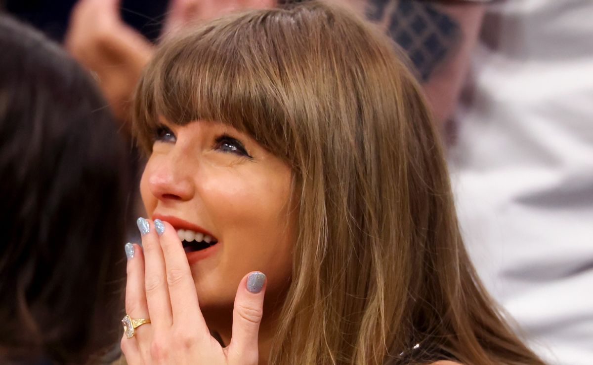 Taylor Swift doubles her fortune to $2 billion as Forbes names her ...