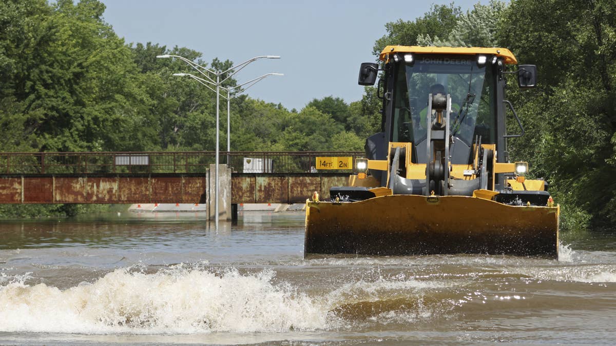 Flash flood risk as heavy rain threatens Midwest today