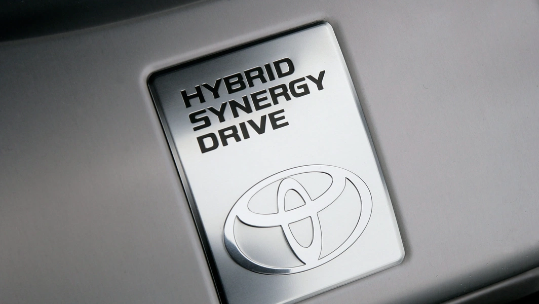 2026 Toyota Sienna and Chrysler Pacifica compared