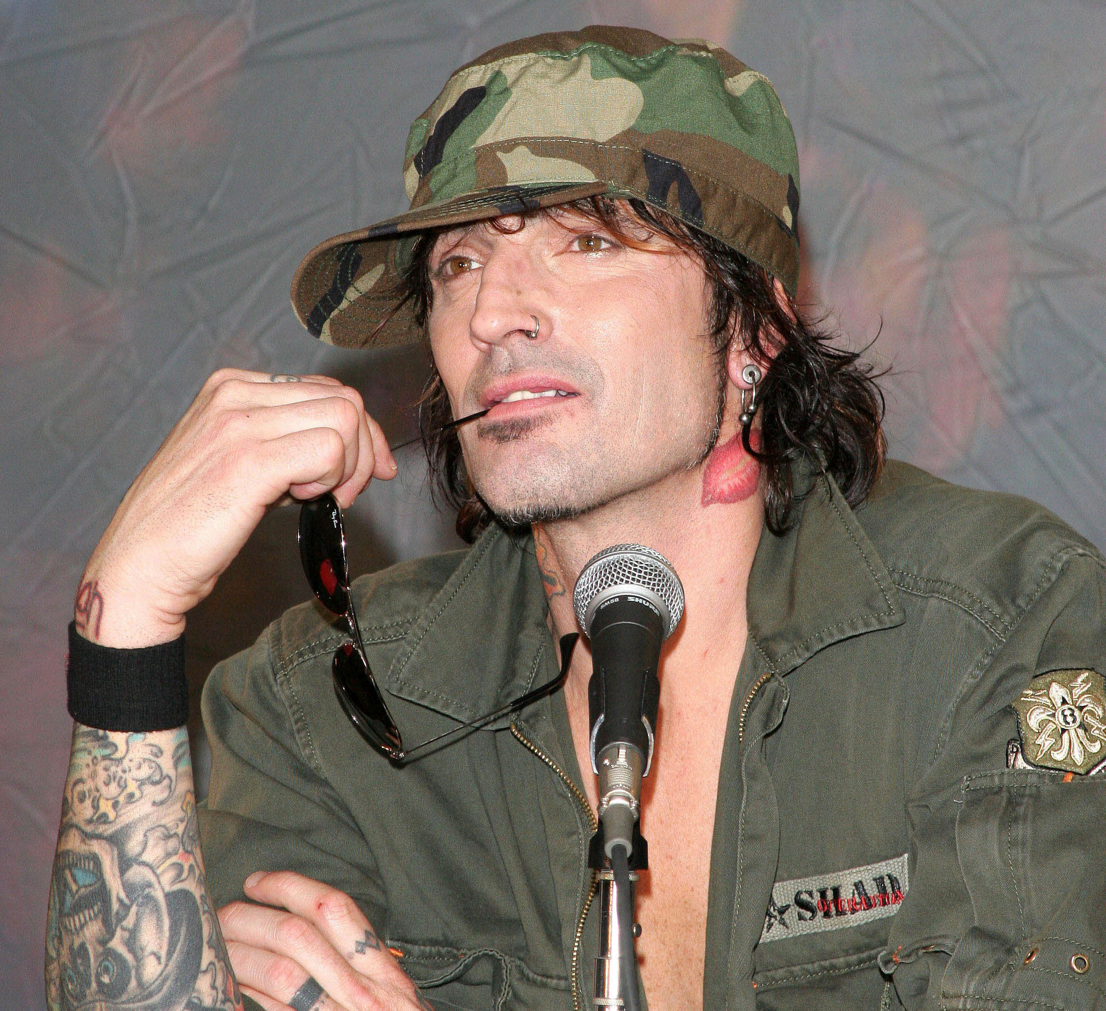 Tommy Lee says he injected Jack Daniel’s into his veins after running ...