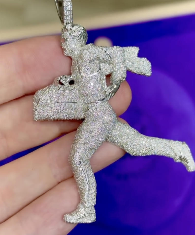 The story behind Timothée Chalamet’s diamond good luck charm for Knicks ...