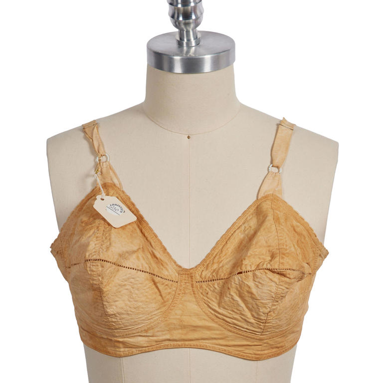 Marilyn Monroe auction features star's make-up and gowns on 100th birthday