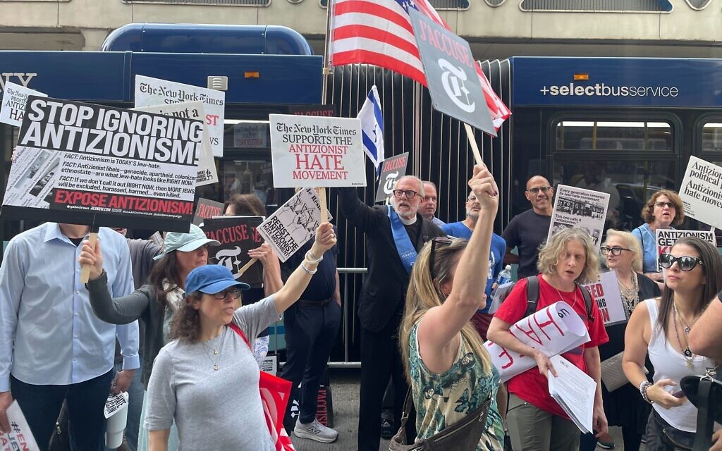NYC Jews protest outside New York Times for second time in weeks