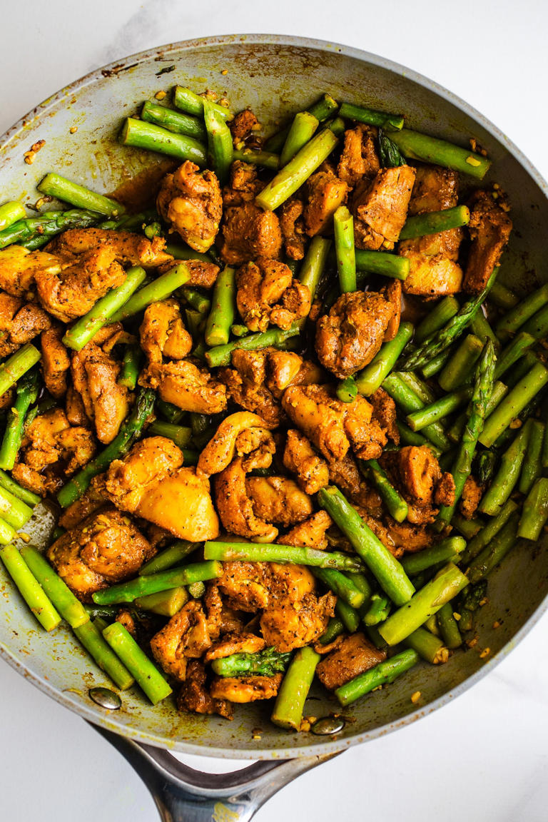 Turmeric black pepper chicken with asparagus
