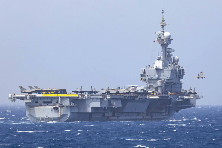 Iran: 'Proud' HMS Dragon joins forces with mammoth France aircraft ...