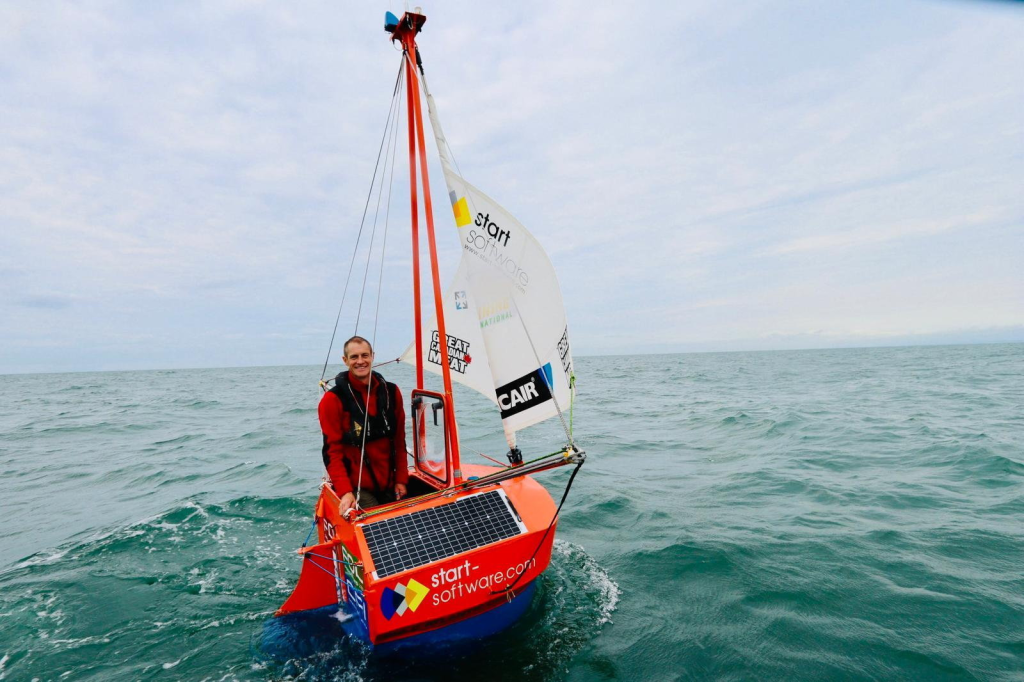 Dad embarks on journey across Atlantic Ocean in tiny boat