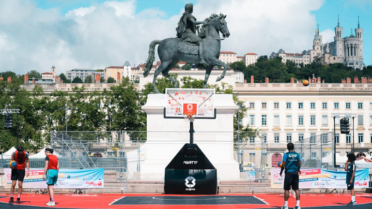 La place Bellecour de Lyon va se transformer en immense terrain de ...