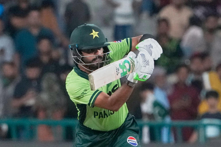 Pakistan beats Australia by four wickets to clinch ODI series 2-1