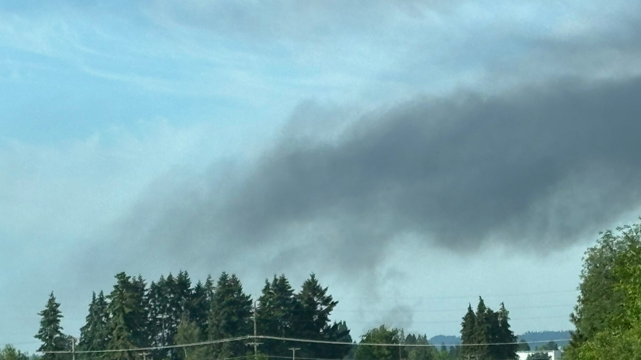 Milwaukee Fire: Huge Smoke Plume Rise From Scrapyard Fire Near 16th And ...
