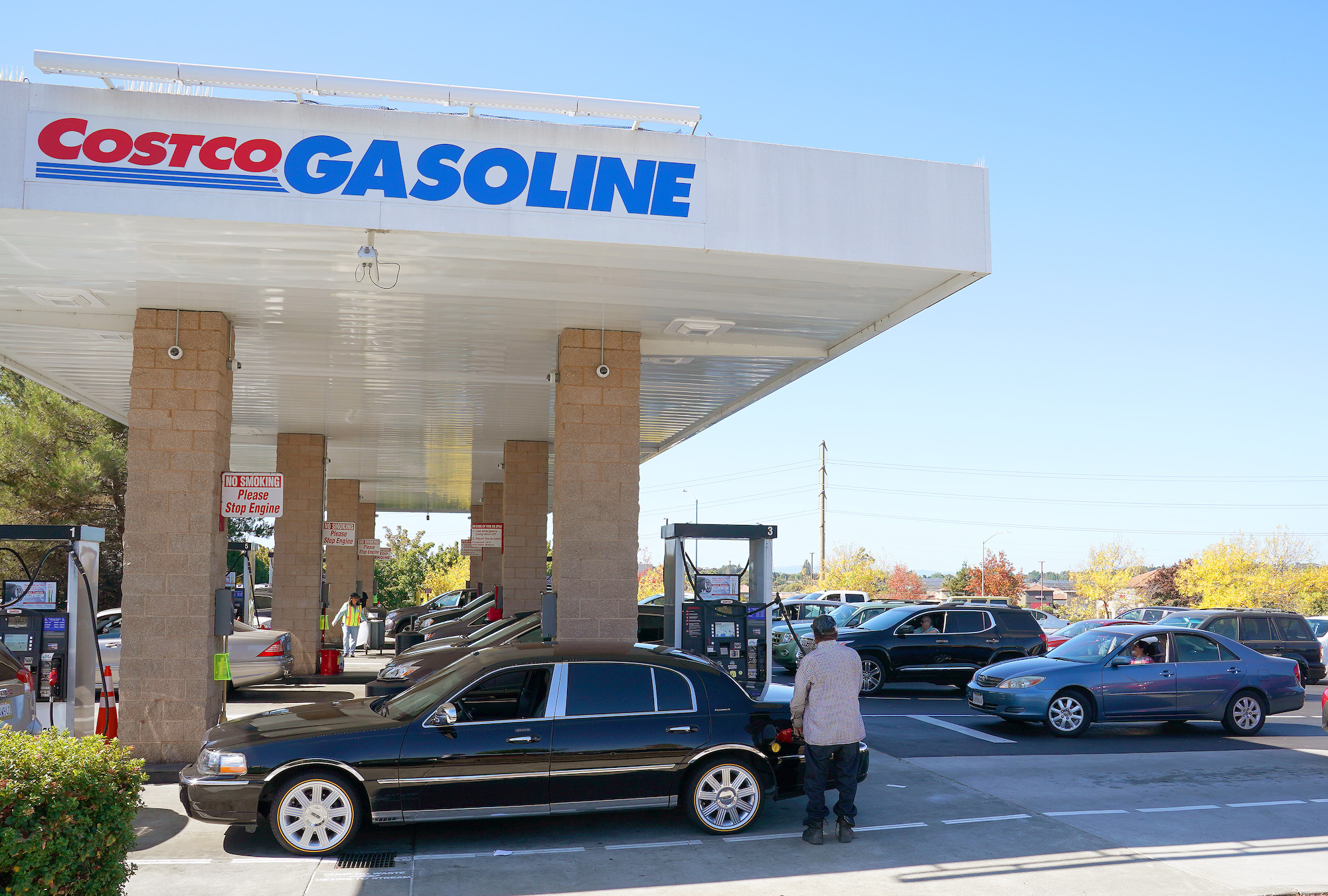 Field notes: AliExpress summer sale, falling foot traffic at gas stations