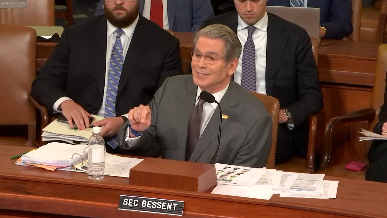 'You can't tell me how to answer it': Disobedient Scott Bessent flails ...