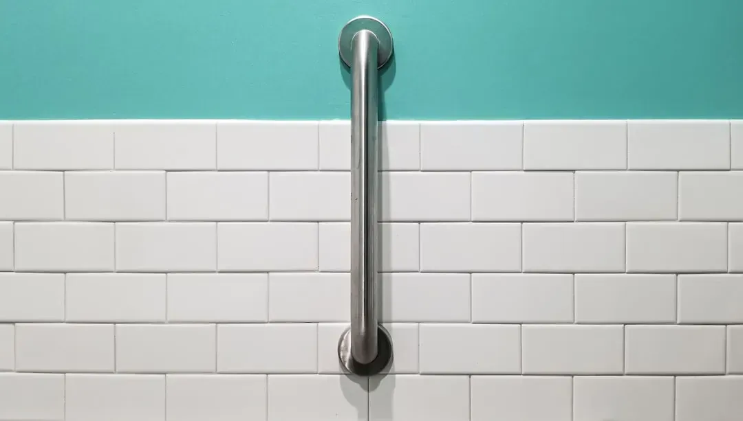 7 bathroom safety habits retirees swear by that most homeowners ...