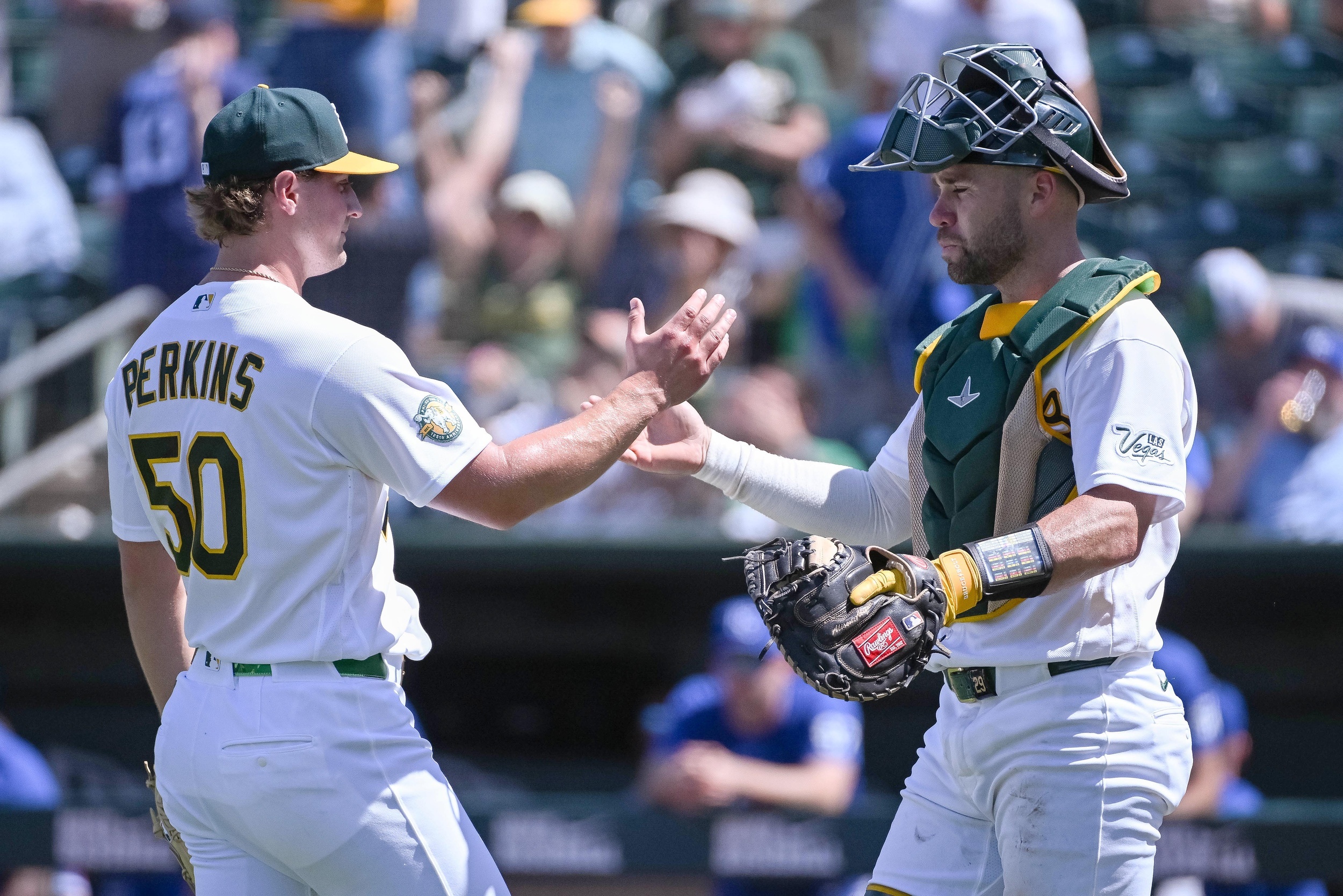 Braves acquire Austin Wynns, designate Chadwick Tromp