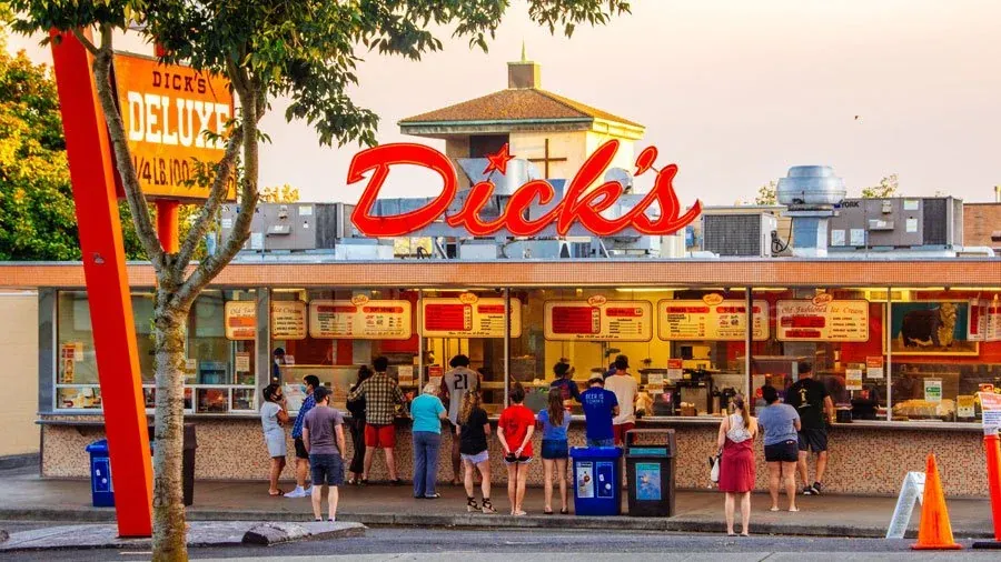 16 people share their favorite local drive thrus in the United States