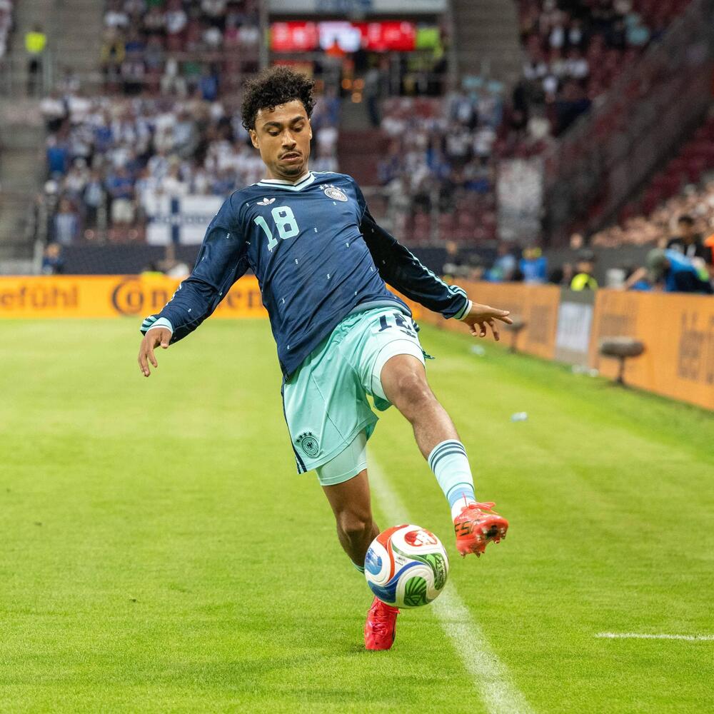 FC Bayern offenbar mit Nationalspieler einig: Nathaniel Brown steht vor ...