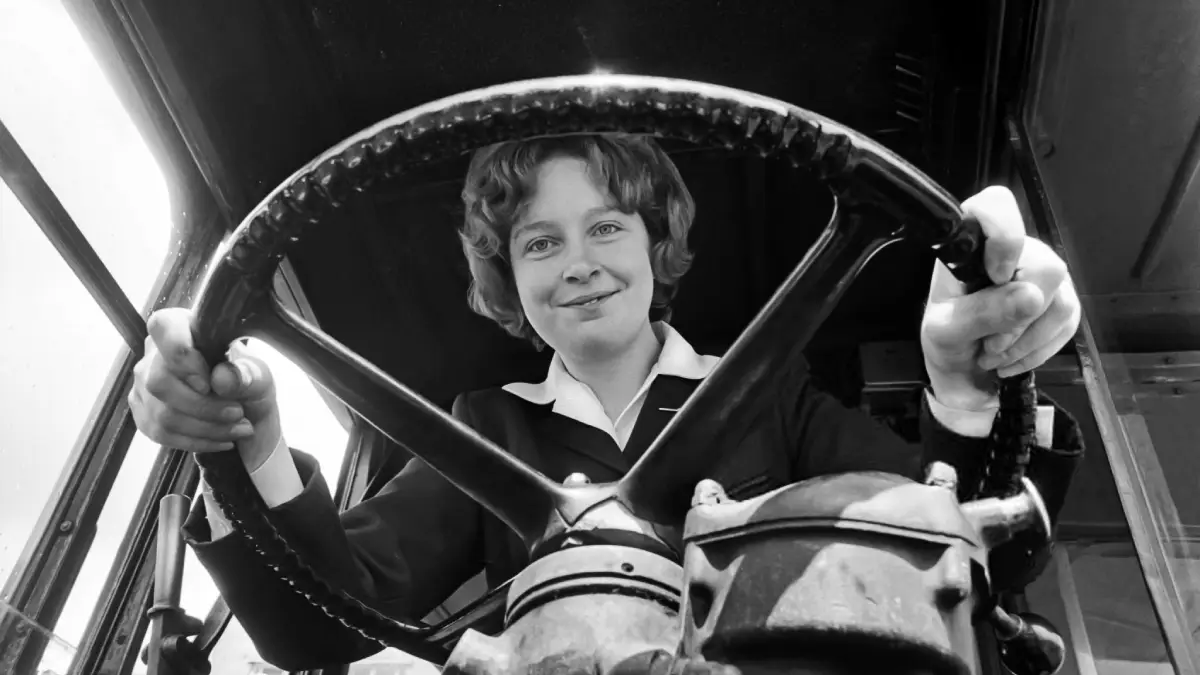 17 vintage photos of women in careers everyone said they couldn’t have