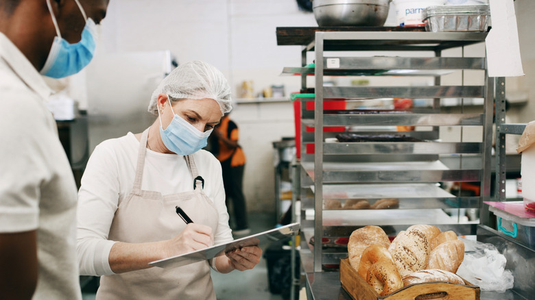 Are you eating at dirty restaurants? Here's how to find official health ...