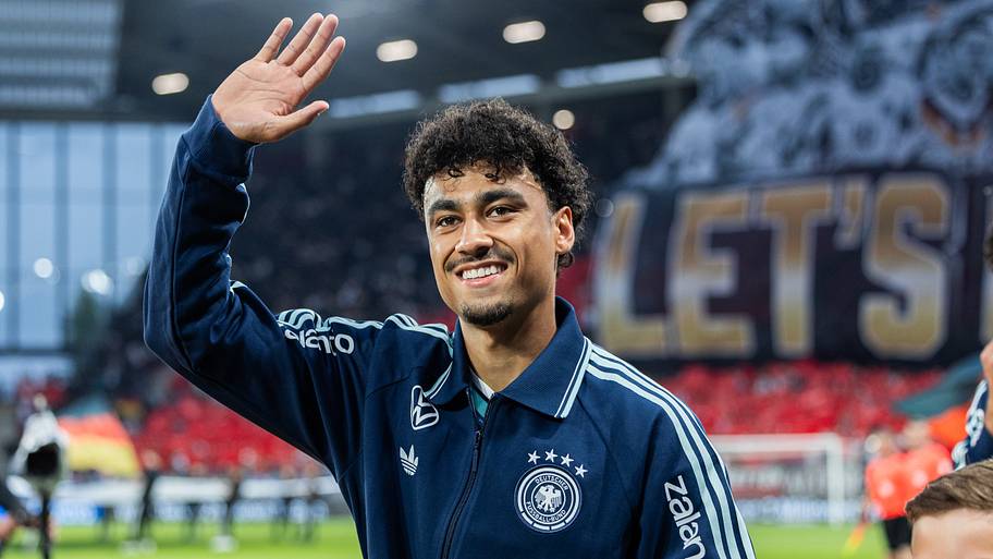 Bericht: FC Bayern mit DFB-Star einig – Ablöse-Poker mit der Eintracht ...