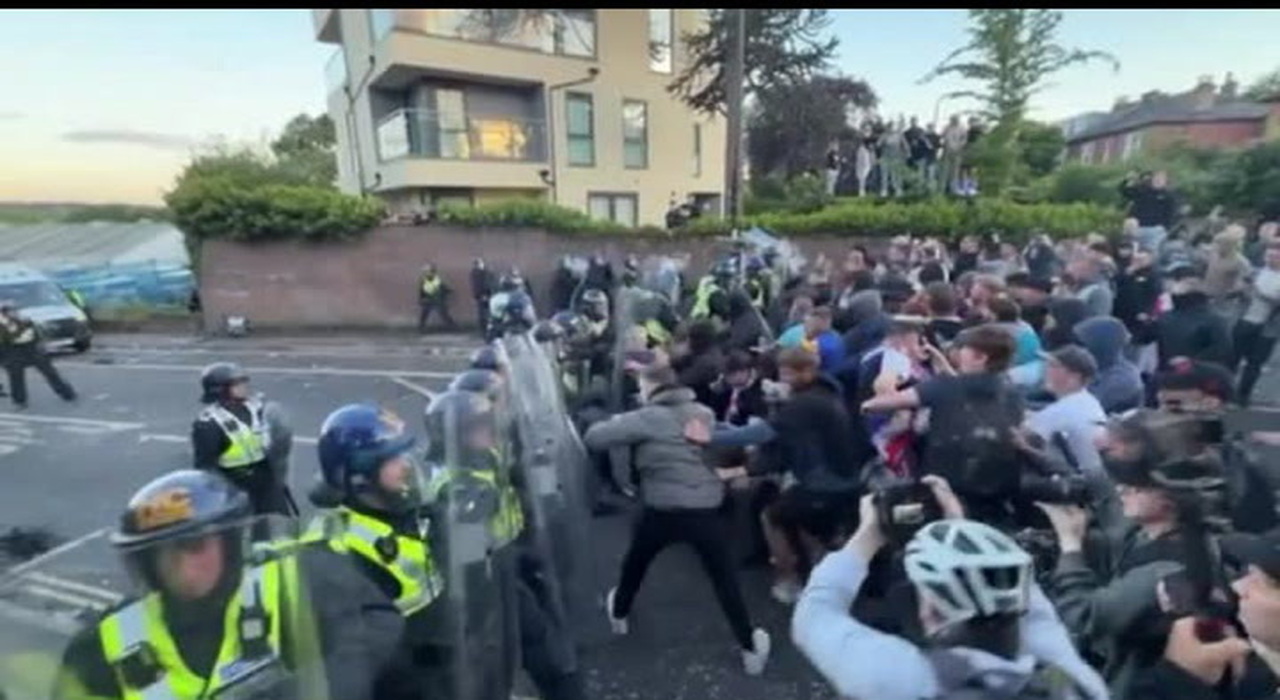 Gb, scontri fra polizia e manifestanti per morte 18enne bianco Nowak