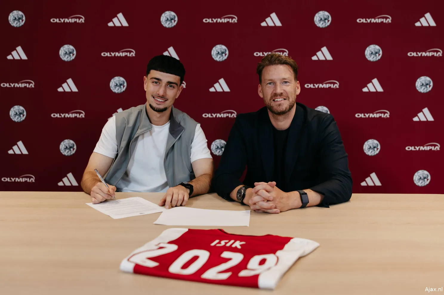 Isik trots op ontwikkeling bij Ajax: 'Ben pas op latere leeftijd bij ...