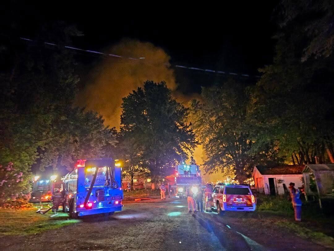 Multiple buildings burn in Metcalfe fire
