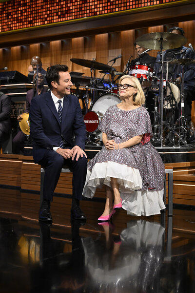 Amy Sedaris & Jimmy Fallon chaotically reenacted Aniya & Kenzie's Love ...