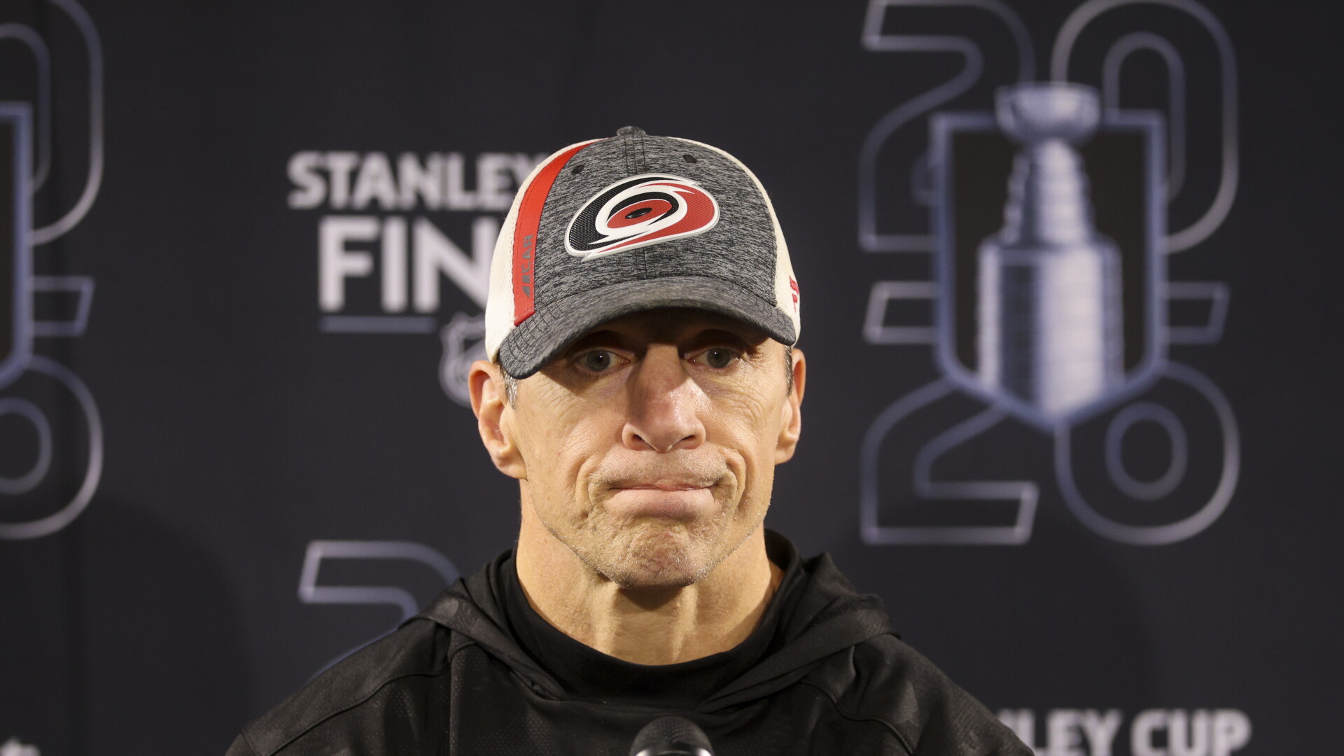 Rod Brind’Amour defends Game 1 decision not to challenge for goalie ...
