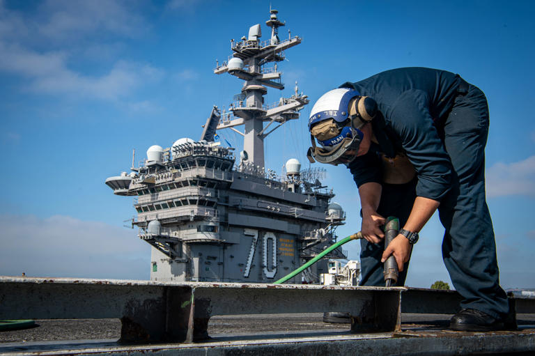 Navy recognizes USS Carl Vinson with Battle 'E' award