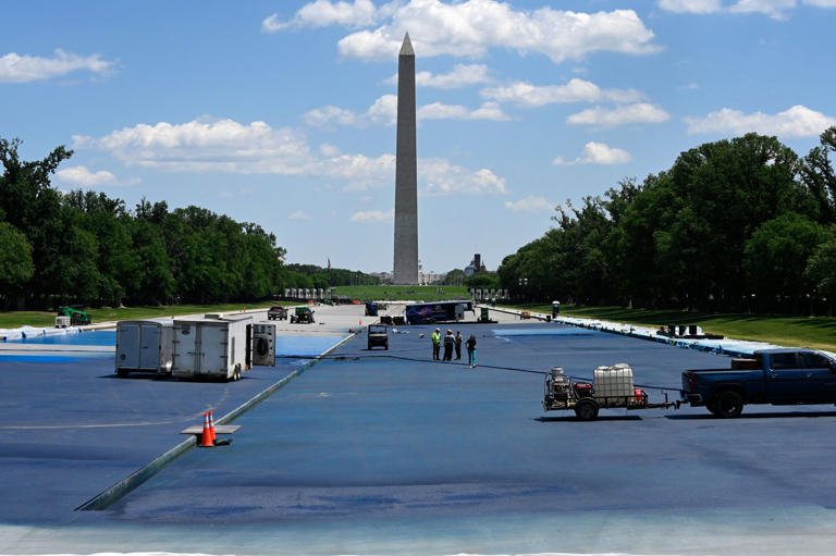 Reflecting pool Trump spent $20 million cleaning is full of algae again