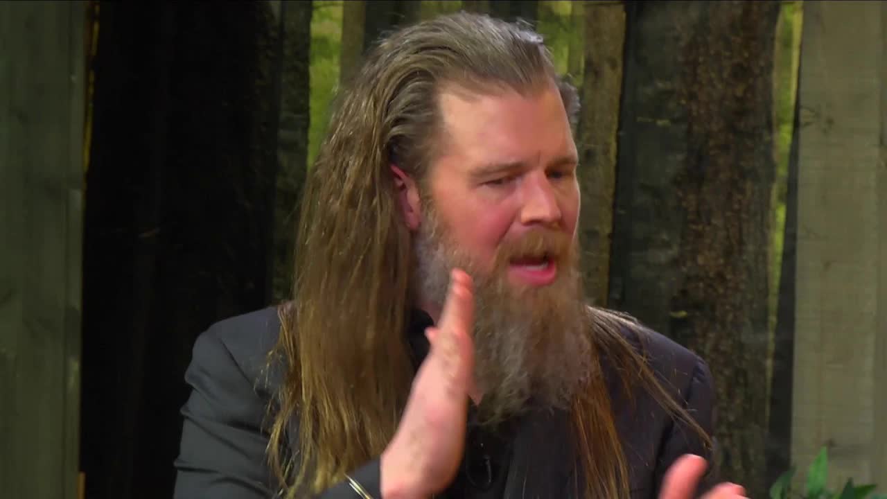 Outsiders after show season 2 episode 10: "Stranger in a strange land"