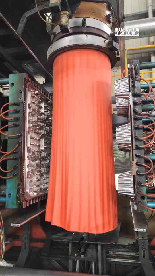 Inside plastic pallet manufacturing
