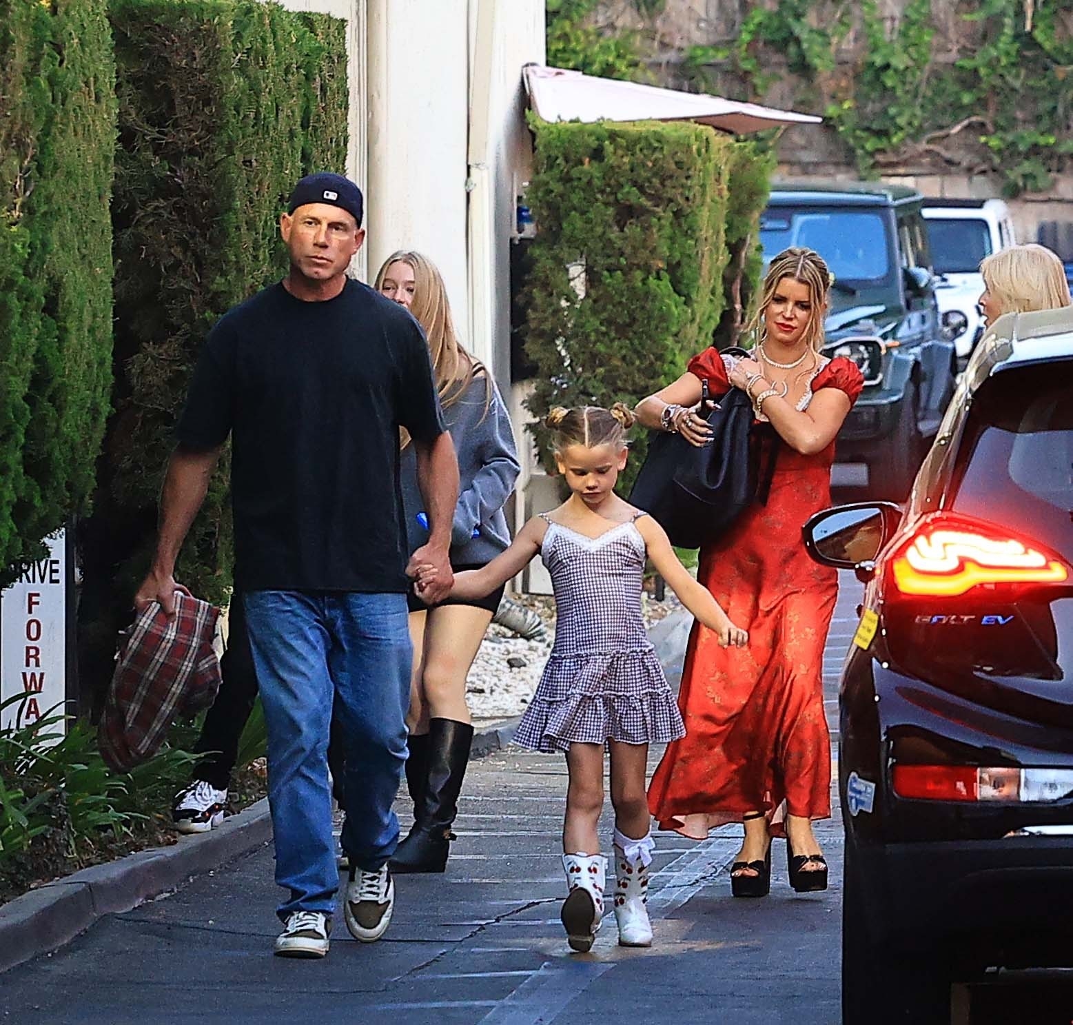 Exes Jessica Simpson and Eric Johnson reunite for son Ace’s 6th grade ...