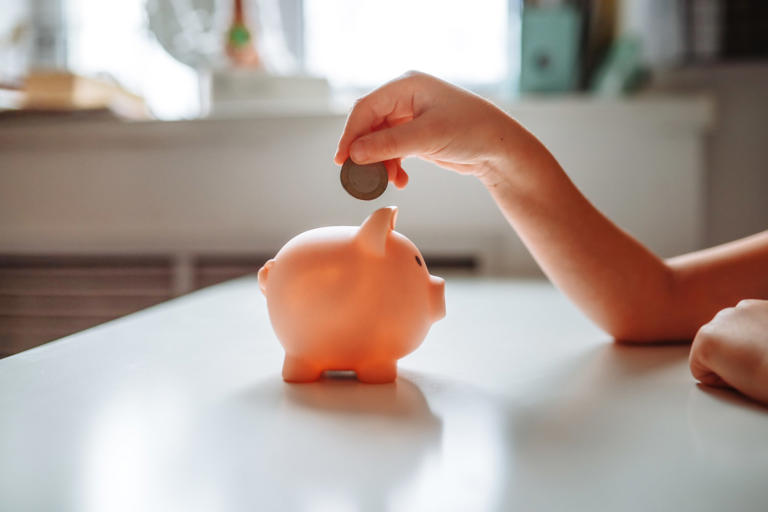 Supernanny warns: Don’t discuss money woes with kids