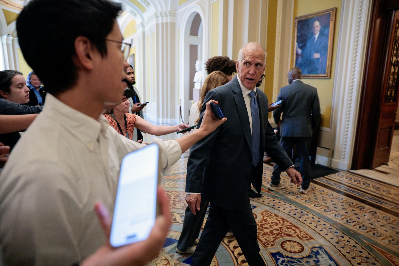 Senate passes $70 billion border-enforcement bill without killing Trump ...