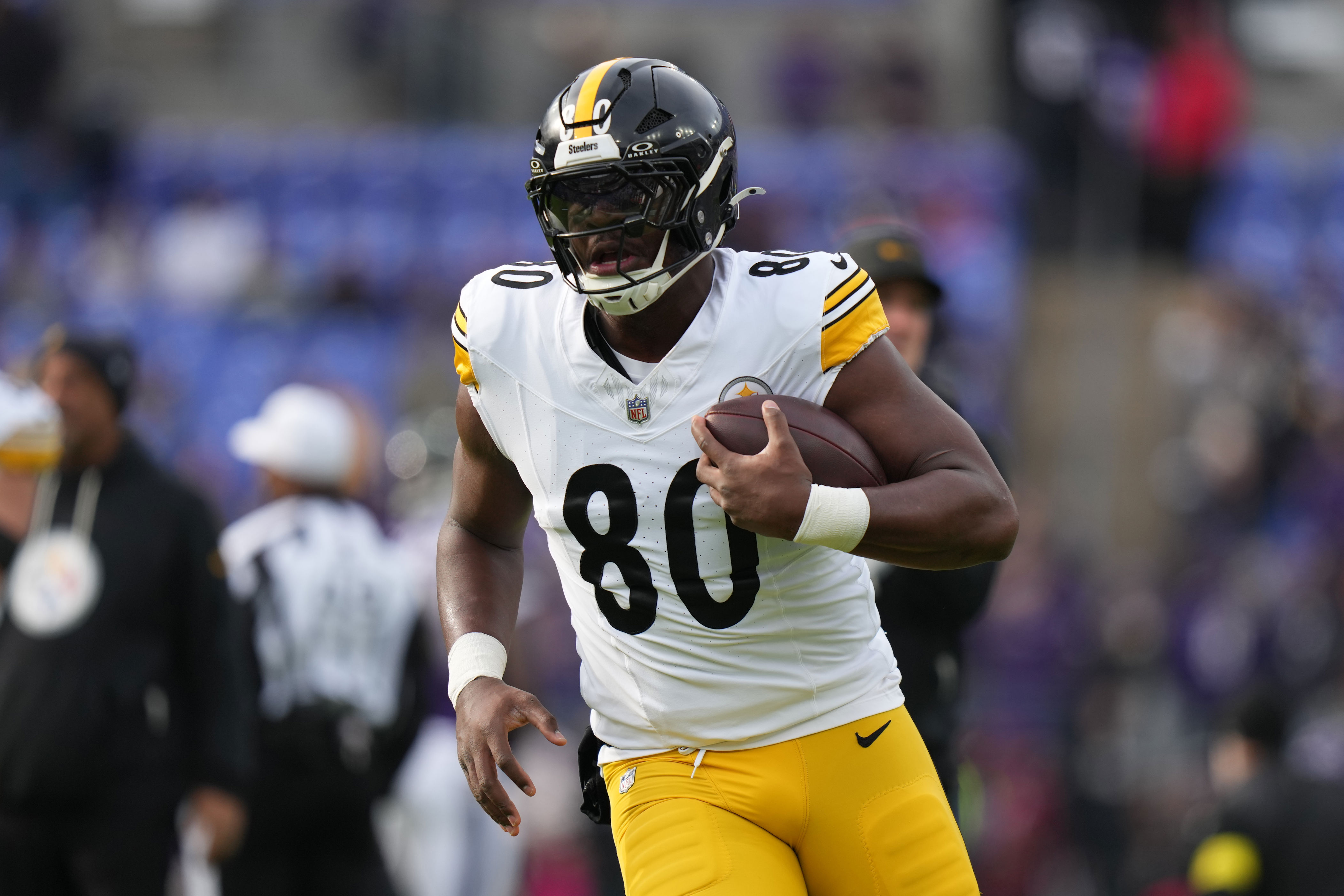 Steelers sign tight end Darnell Washington to a new five-year contract