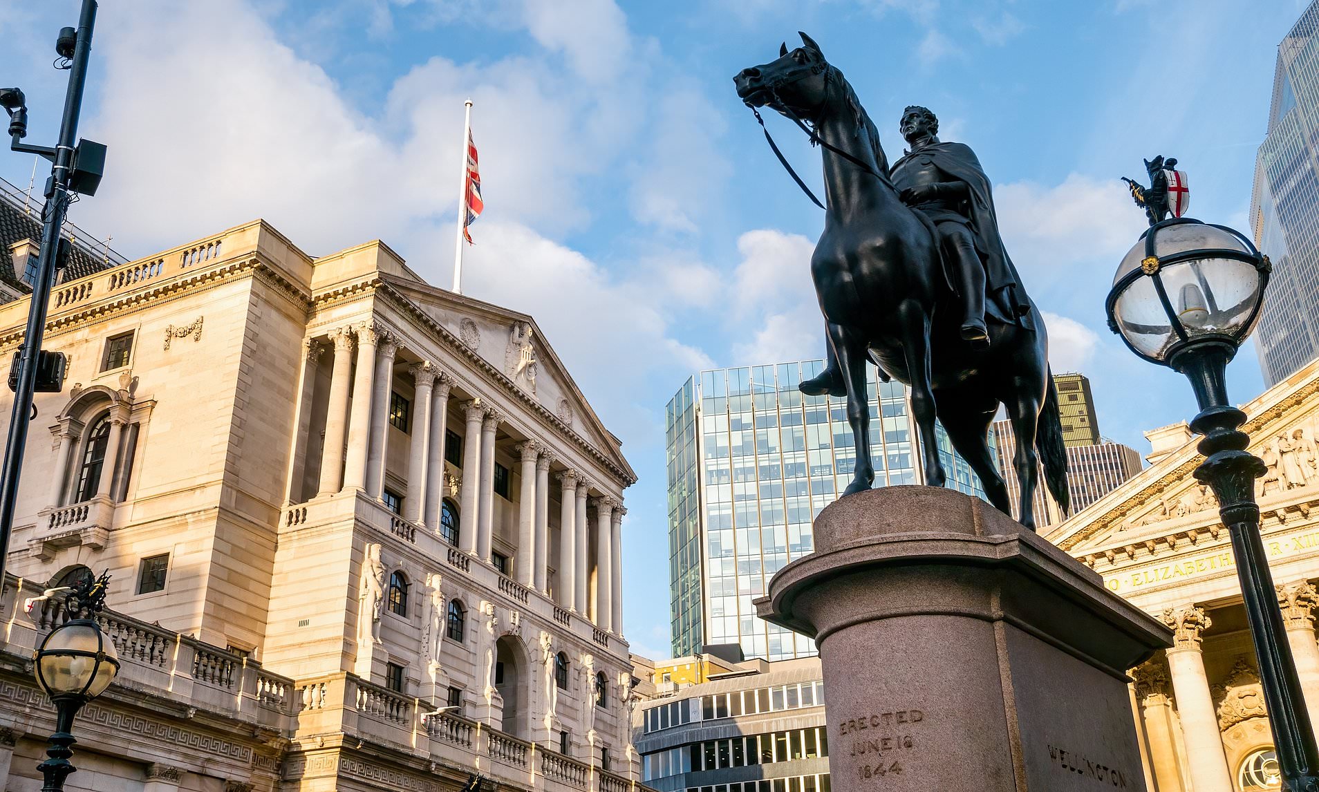Bank of England told staff should be 'working from desks, not sun loungers'
