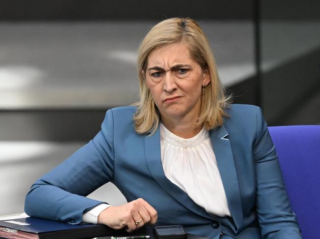 Harte Einschnitte bei der Pflegereform: Heftige Kritik an Warken-Plan