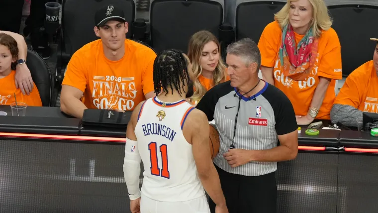 We finally know why Jalen Brunson yelled at referee Scott Foster after ...