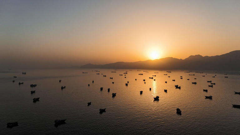 Nearly 900 outbound tankers went 'dark' to squeeze through Strait of ...