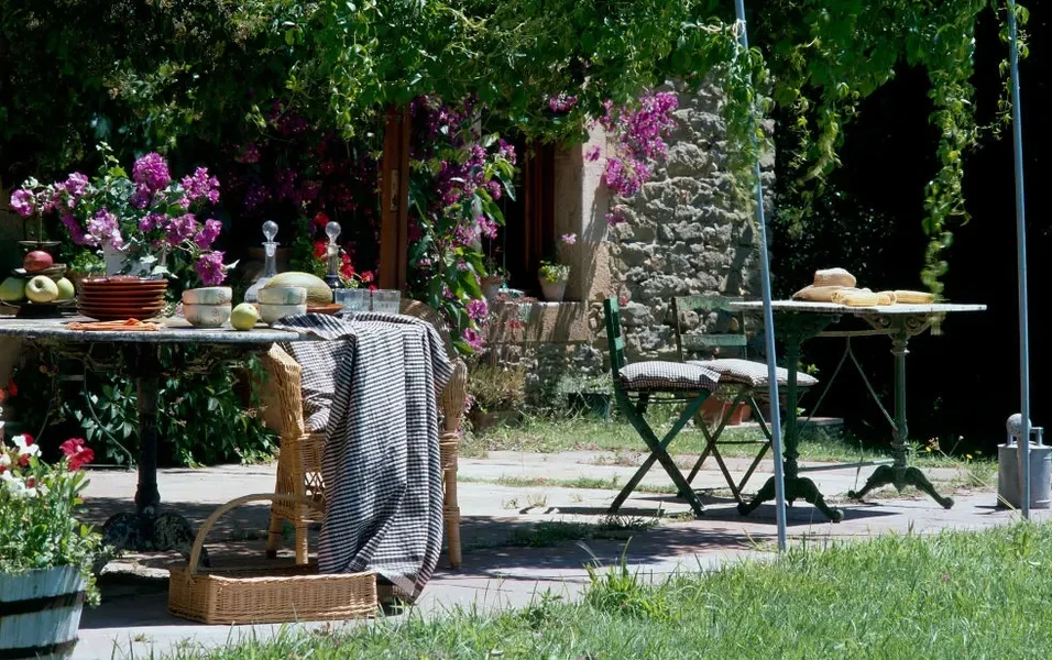 Outdoor coffee tables that wow your guests