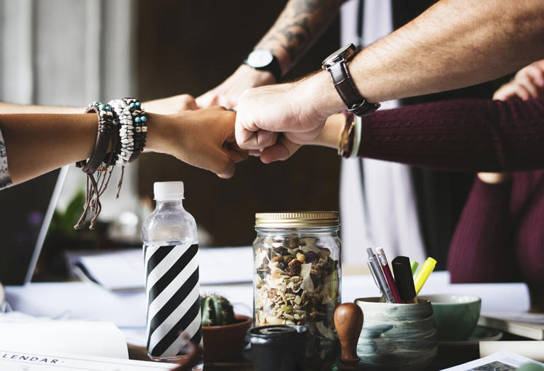 Most people cooperate—and underestimate others' willingness to ...