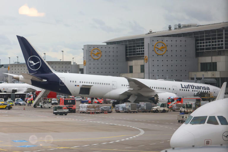 Several Injured After 1-Year-Old Boeing Jet’s Nose Gear Collapses ...