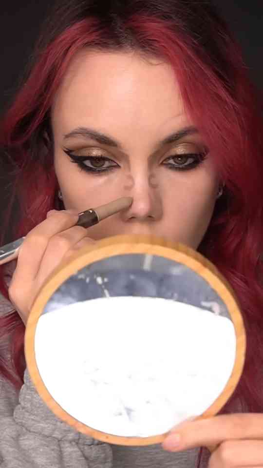 RCHU makeup tip: Perfect nose contour