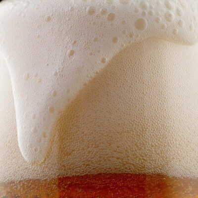 Why are nitro foam beers becoming so popular in craft beer bars?