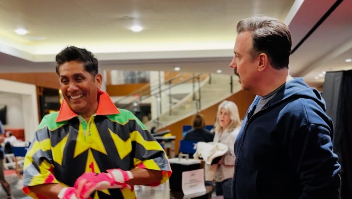 Jorge Campos se reúne con Jason Dudeikis, actor que interpreta a Ted Lasso