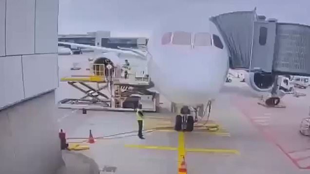 Several injured after Boeing 787 nose gear collapses at Frankfurt Airport