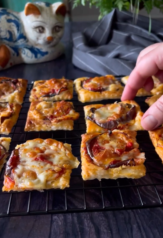 Rustici di sfoglia con melanzane al forno: ricetta facile per aperitivo ...
